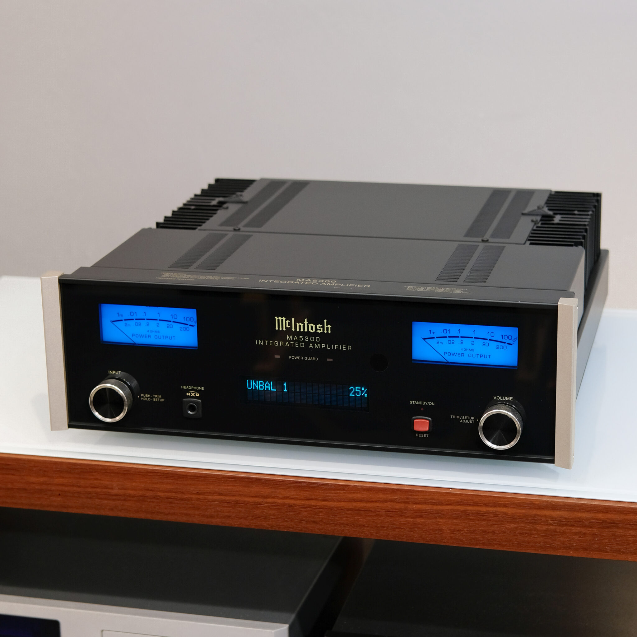 McIntosh MA5300 – Amplificatore Hi-Fi DSD Roon Premium