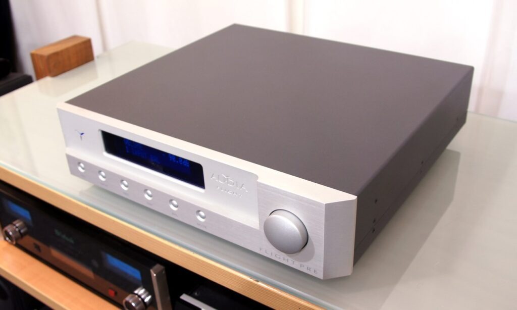 Audia Flight "Pre + Fligh 100" - Audiocostruzioni | Hi-Fi Online Sales ...