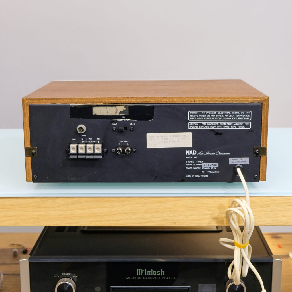 Nad Modèle 100 - Construction audio | Vente Hi-Fi en ligne ...